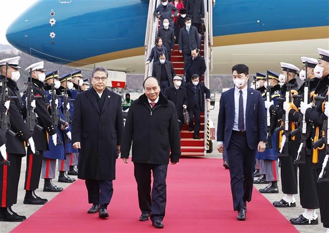 President arrives in Seoul, beginning state visit to RoK | Vietnam+ ...
