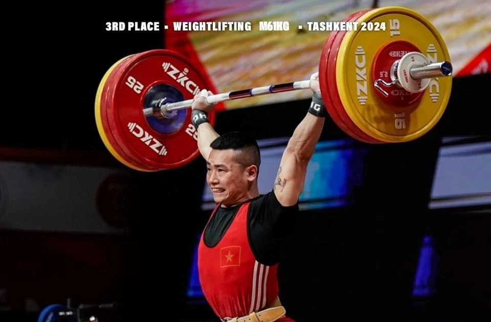 Vietnamese wins bronze medal at 2024 Asian Weightlifting Championship ...