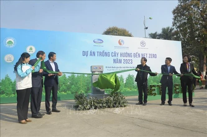 Hanoi kicks off net zero tree-planting project | Vietnam+ (VietnamPlus)