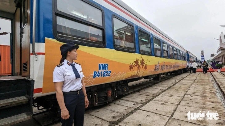 Vietnam develops railway tourism associated with “awakening” heritage ...