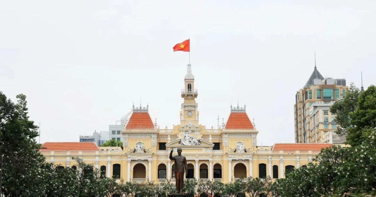 Tourists allowed to visit headquarters of HCM City People’s Council ...