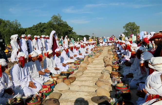 Cham Bani people in Binh Thuan celebrate Ramuwan festival | Vietnam+ ...