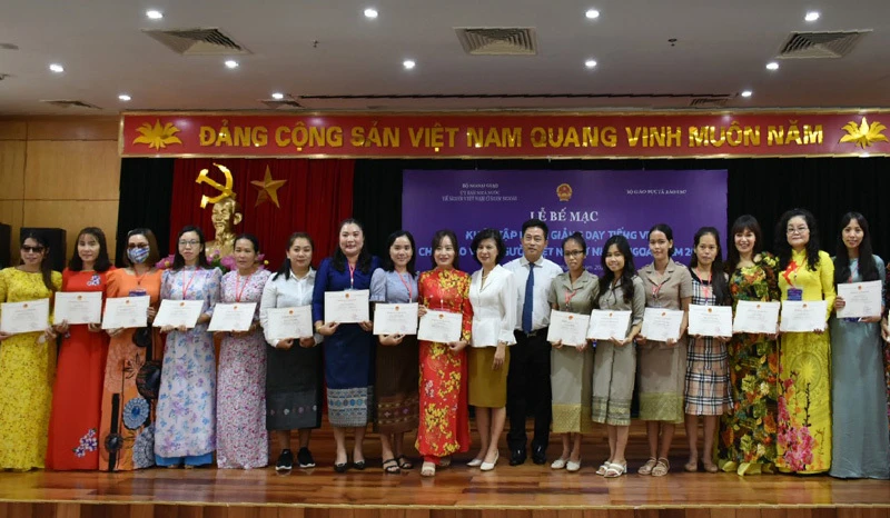 Training course helps OV teachers better mother language teaching ...