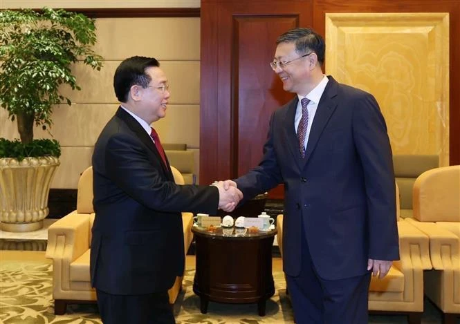 Top legislator receives Shanghai Party chief