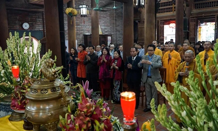 Hanoi prays for victims, martyrs in US’s 1972 airstrike | Vietnam+ ...