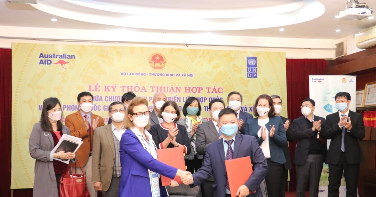 Ministry, UNDP step up efforts on poverty reduction | Vietnam+ ...