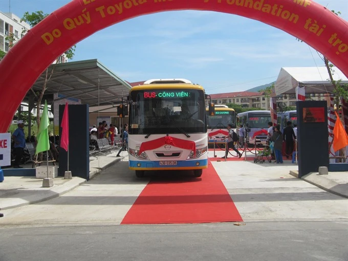 Da Nang debuts new public bus route | Vietnam+ (VietnamPlus)