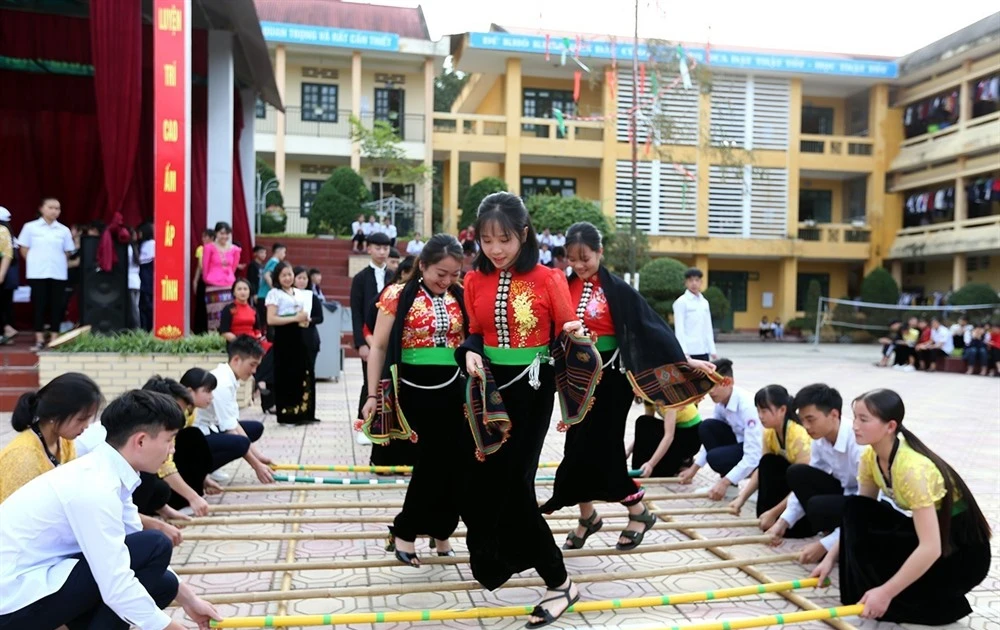 Parents should not force children to take too many classes | Vietnam+ ...