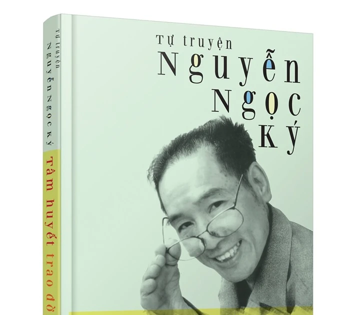 Teacher who writes with feet releases 3rd autobiography | Vietnam+ ...