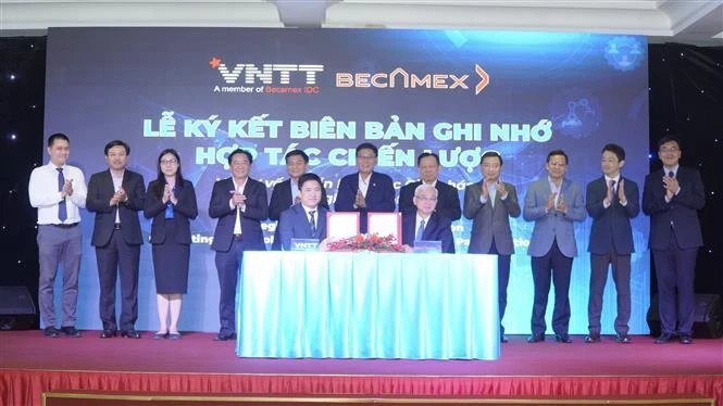 Binh Duong announces solutions for smart city development