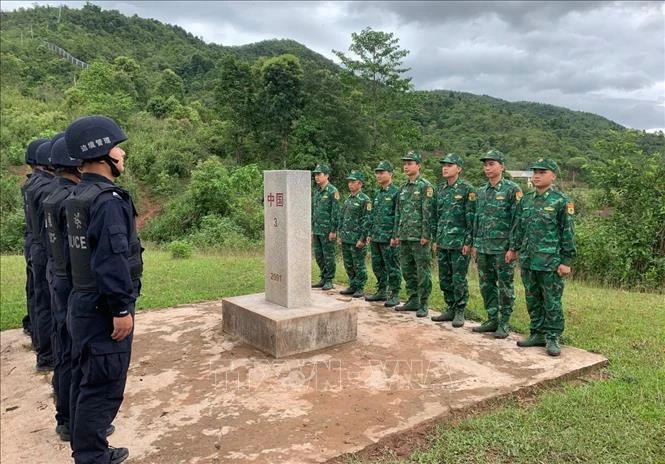 Vietnamese, Chinese border stations conduct joint border line patrol ...