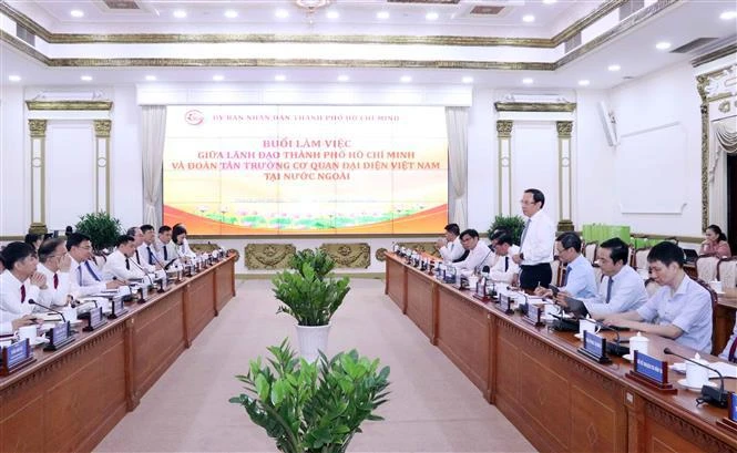 HCM City leaders receive heads of Vietnam’s overseas representative ...