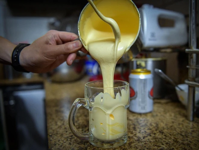 Egg beer attracts the curiosity of international tourists | Vietnam+ ...