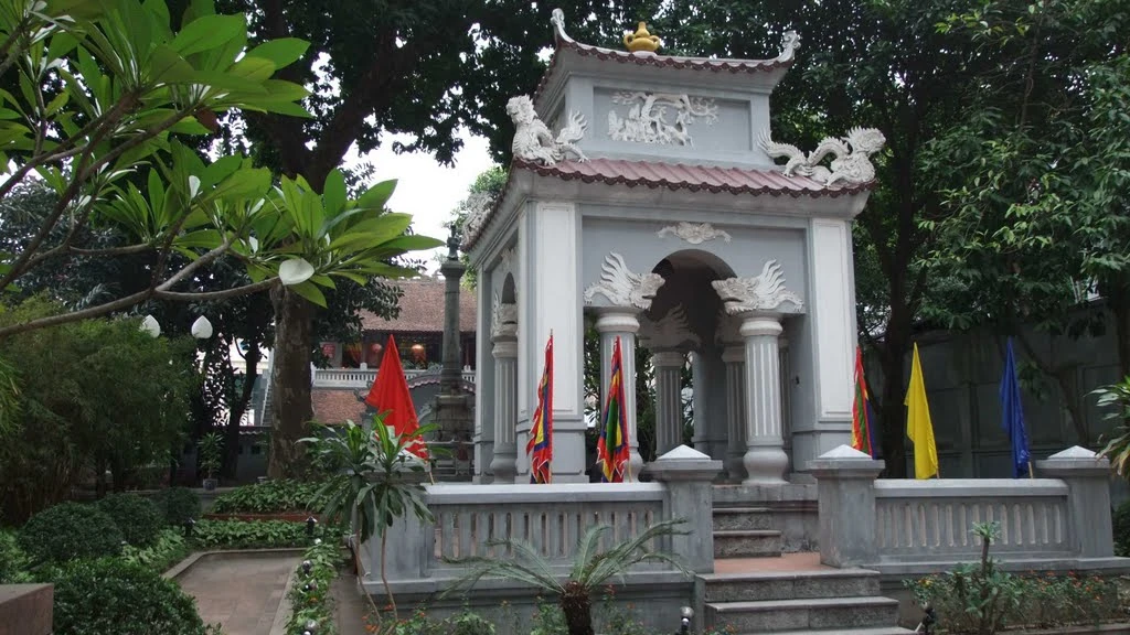 Admiring the oldest statue of King Le Thai To in Hanoi | Vietnam+ ...