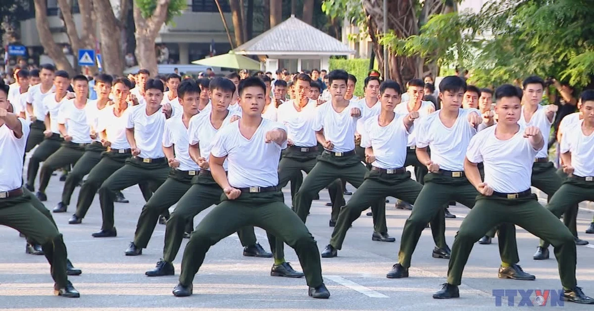 Special performance by the People's Public Security guard force | Vietnam+ (VietnamPlus)
