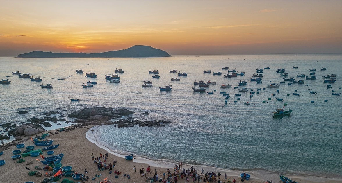 The rustic and peaceful charm of Phuoc Dong fish market in Dak Lak ...