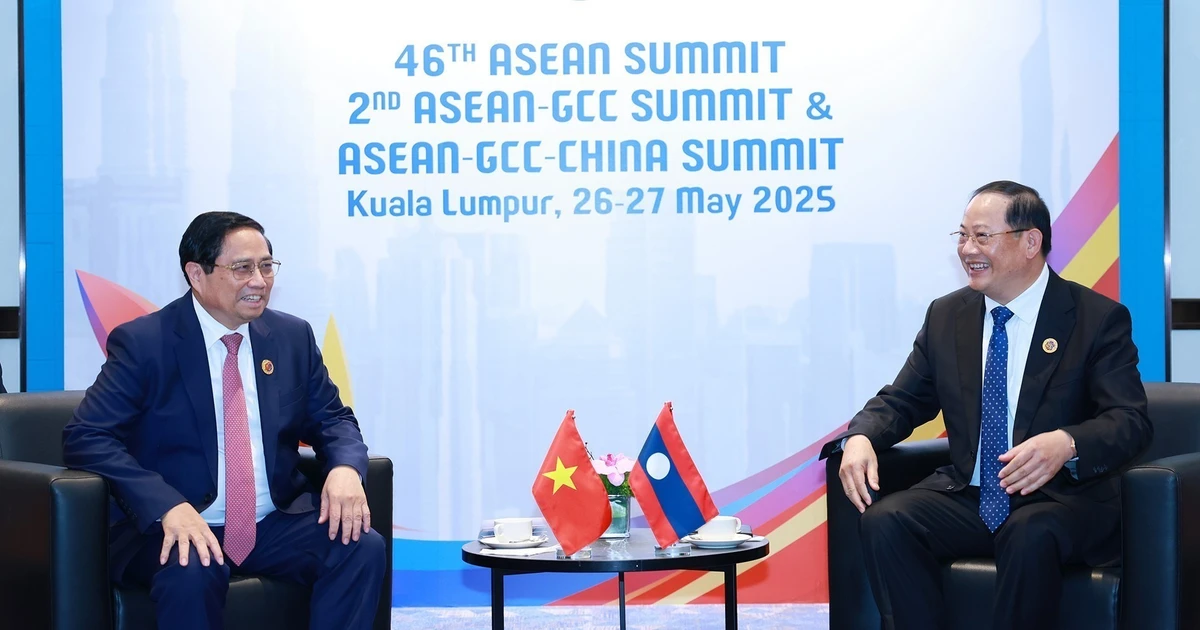 Vietnamese PM meets with Lao counterpart on ASEAN Summit sidelines ...