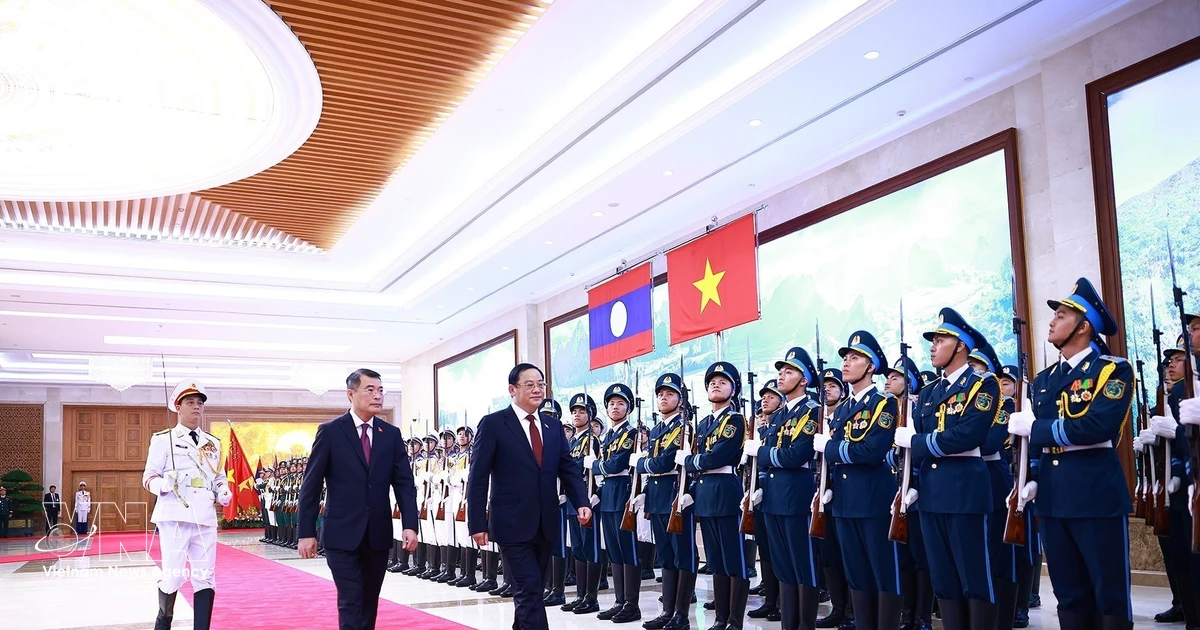 Welcome ceremony for Lao Prime Minister on his official visit to Vietnam