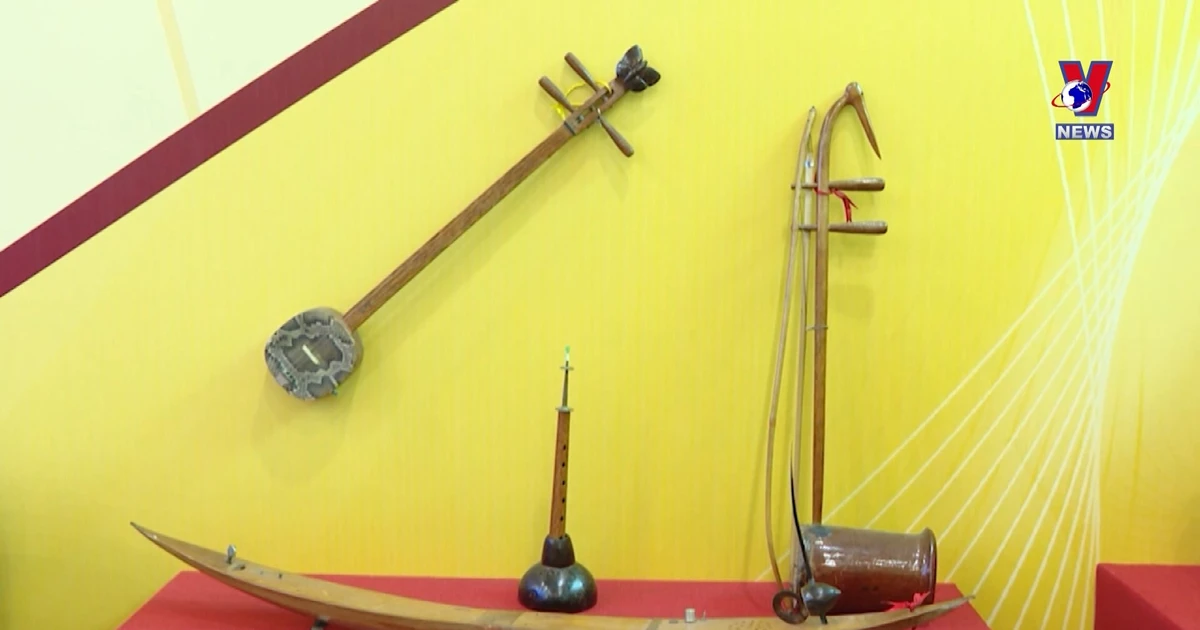 Exhibition features traditional Vietnamese musical instruments ...