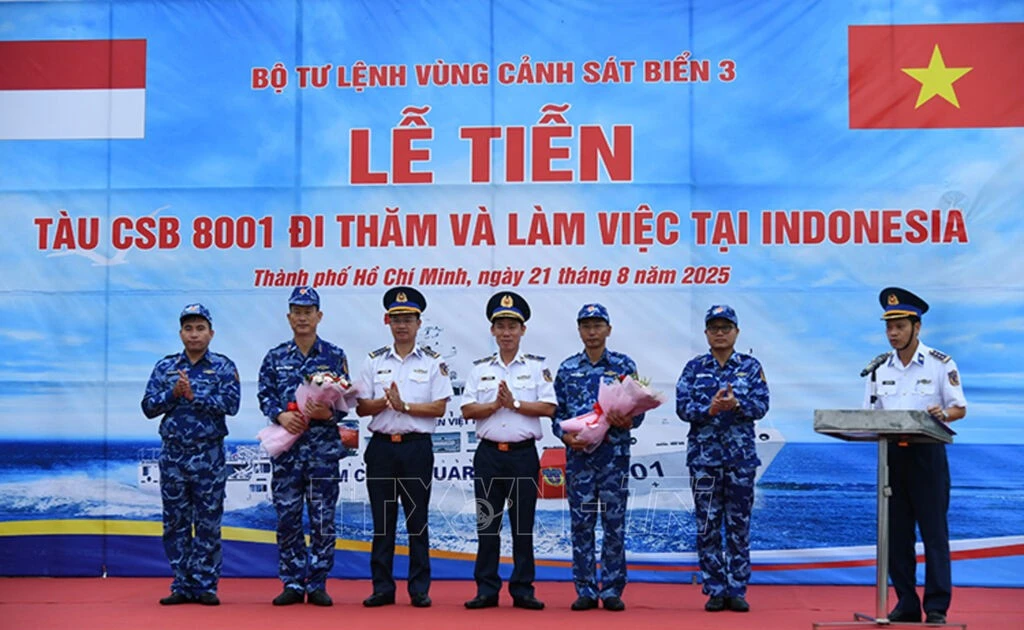 Vietnam Coast Guard ship sails to Indonesia for first 2025 visit ...