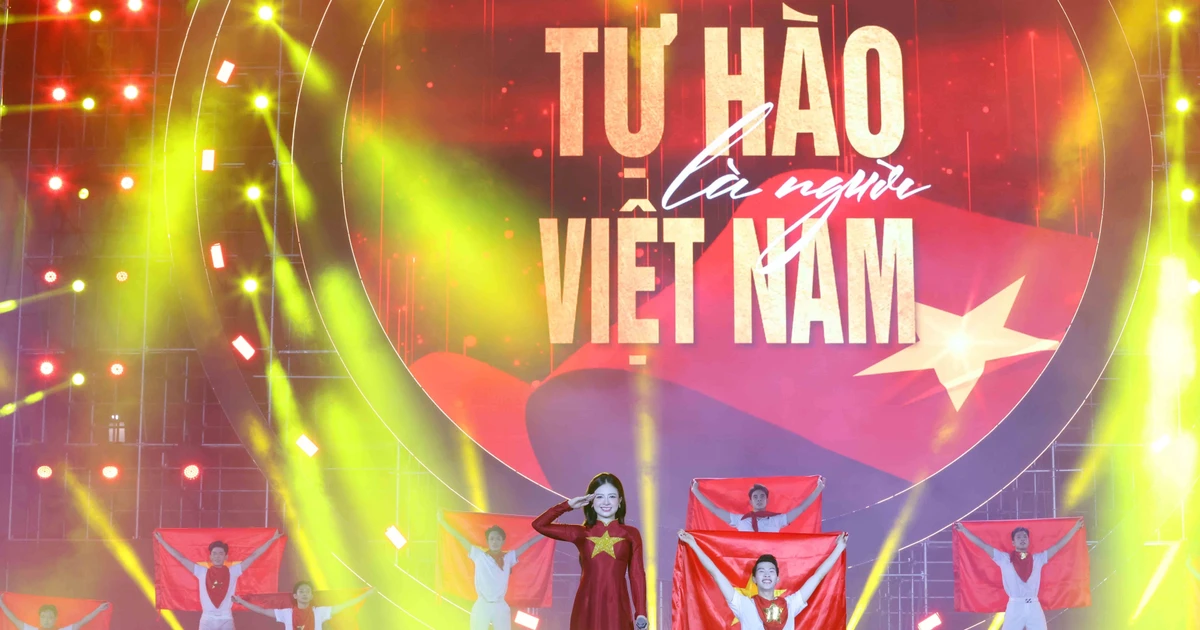 Hanoi grand concert unites millions of Vietnamese hearts | Vietnam+ ...