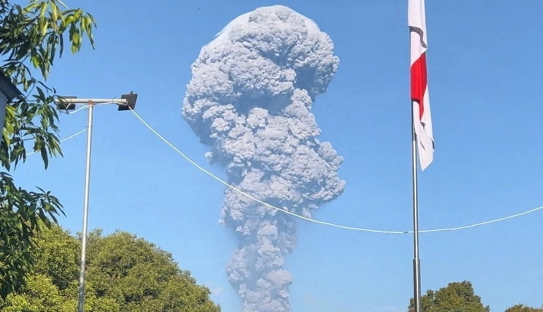 Three hikers dead after Indonesia’s Mount Dukono volcano erupts ...