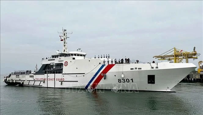 Philippine coast guard vessel makes first port visit to Vietnam