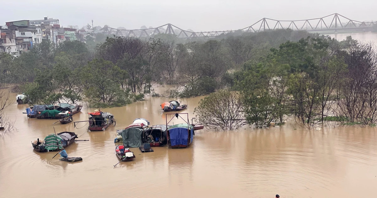 Red River flood levels surpass alert level 2, threatening vulnerable ...