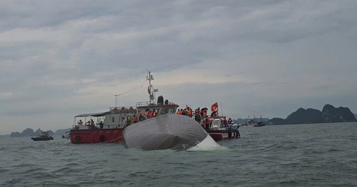 Rescue efforts continue following boat capsizing in Ha Long Bay