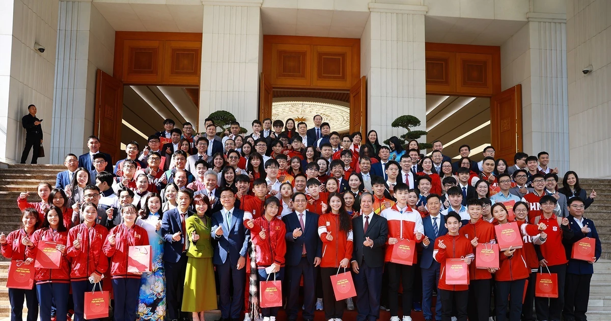 Prime Minister commends Vietnamese students winning international ...