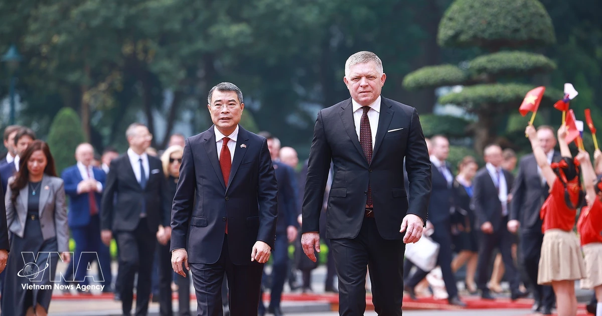 Vietnamese PM chairs official welcome ceremony for Slovak counterpart ...