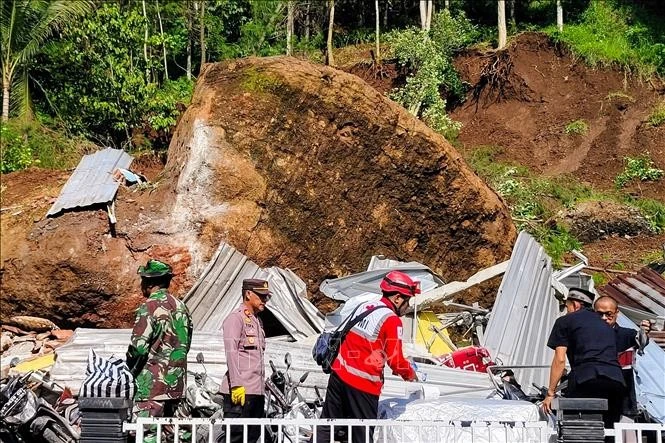 4 killed, 5 injured in landslide in Indonesia | Vietnam+ (VietnamPlus)
